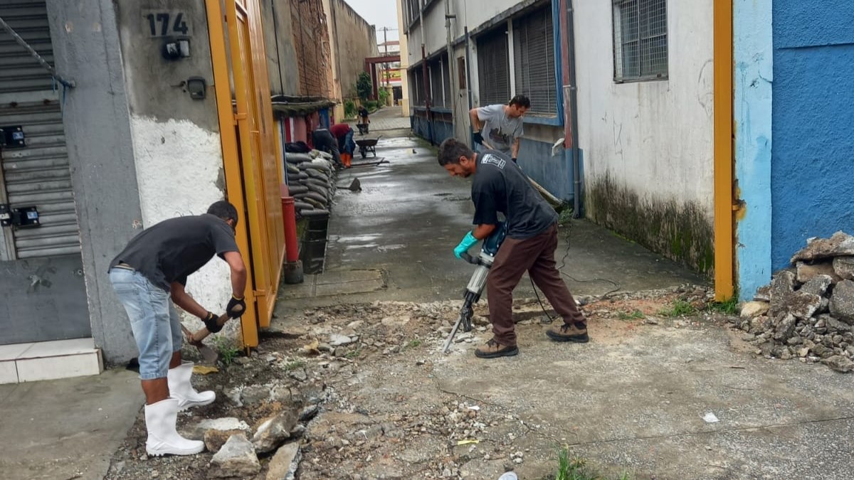 Produção da SP Escola de Teatro reconstrói calçada do prédio histórico ...